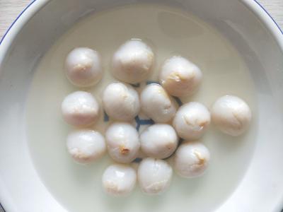 China Canned Lychee Fruit Whole/Broken in Light Syrup 14-17% Brix with Custom Branding - 567g to 3000g Tins for sale