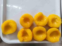 China Canned Yellow Peaches in Syrup 850g 24 Tins OEM July August Crop for sale