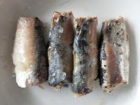 China 425g Canned Sardine Fishes with Scale in Vegetable Oil - 24 Cans per Case, 3 Year Shelf Life for sale