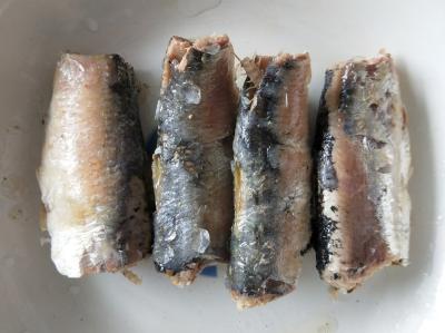 China 425g Canned Sardine Fishes with Scale in Vegetable Oil - 24 Cans per Case, 3 Year Shelf Life for sale