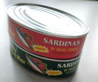 China Canned Mackerel and Sardines in 425g Oval Tins with Tomato Sauce - 3 Year Shelf Life for sale