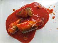 China Wholesale Canned Sardines in Hot Tomato Sauce - 155g & 425g Bulk Packs for Food Distribution for sale