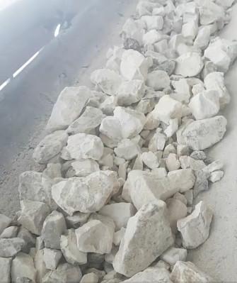 China 10mm Fe2O3 0.05% High Solid Calcium Oxide Lump Quicklime 85-95% CaO for sale