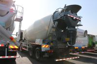 China 12 Wheels 8×4 Concrete Mixer Truck One Bed Weatherproof For Construction for sale
