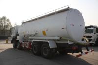 China Color Optional 8x4 Fuel Tank Truck Weatherproof With Steel Framed Structure for sale
