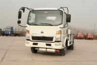 China Howo 4×2 Oil Tanker Lorry / High Safety Light Duty Fuel Transport Trucks 8280 KGS for sale