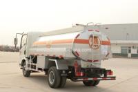 China Howo 4×2 Oil Tanker Lorry / High Safety Light Duty Fuel Transport Trucks 8280 KGS for sale