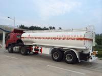 China 8 Wheels 2 Axles Tank Semi Trailer With Landing Gear 2 Manholes And 2 Rooms for sale