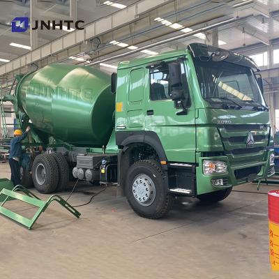 China Hot HOWO Concrete Mixing Truck 6x4 10 Wheels Capacity Cement Mixing Truck Mounted Concrete Mixer Pump Truck for sale