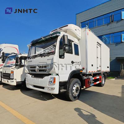 China Hot Sale HOWO 6 Wheels 4x2 Small Manual Freezer Truck Refrigerated Container Truck for sale