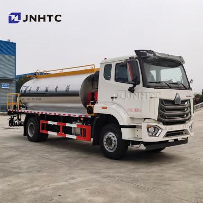 China HOWO NX Asphalt Spraying Equipment Trucks 4X2 2206HP For Sale for sale