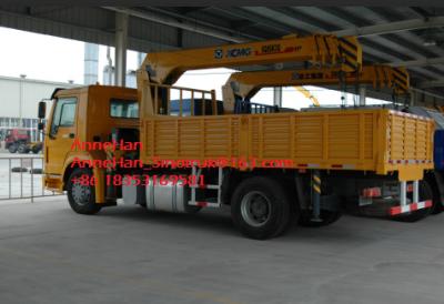 China Sinotruk Howo 4x2 Crane Mounted Truck , 5-10 Ton Xcmg Telescopic Boom Crane for sale