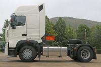 China White SINOTRUK HOWO 4X2 Prime Mover Truck Tractor Head 336HP ZZ4257S3248V for sale