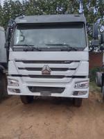 China SINOTRUK HOWO Dropside Cargo Commercial Vehicle Truck Chassis LHD 6X4 371HP for sale