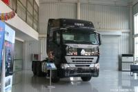 China 12R22.5 371hp 10 Wheeler Sinotruk Howo 6x4 Tractor Truck for sale
