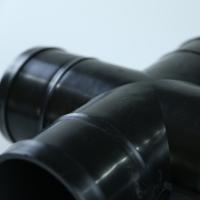China Cross Shape 1 2 Irrigation Tee Black Agricultural Irrigation Pipe Fittings for sale