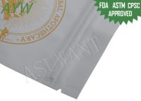 China Custom Smell Proof Zipper Bags With Matte Golden Printing Logo W3
