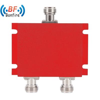 China VHF UHF Splitter 2 Way RF Micro Strip Power Divider Package Size 9.00cm * 6.00cm * 1.00cm for sale