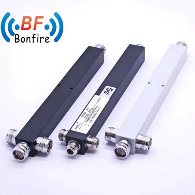 China 50W Red Plated 617-4000MHz 2/3/4 Way Power Divider Splitter with Customer Requirements for sale