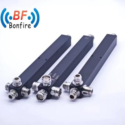 China 617-4000MHz RF 4 Way 300W Power Splitter Divider 4.3-10 Female for Radio Repeater Red for sale