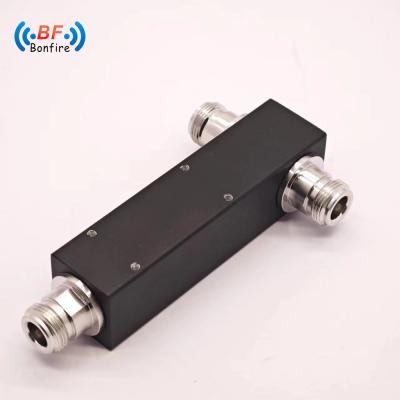 China 5000-6000MHz Wideband 2 Way Power Splitter N Female RF Frequency Divider Compact Size for sale
