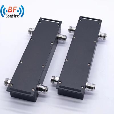 China Package Gross Weight 0.780kg Grey/Red/Black 698-4000MHz Passive RF 2X2 Hybrid Combiner for sale