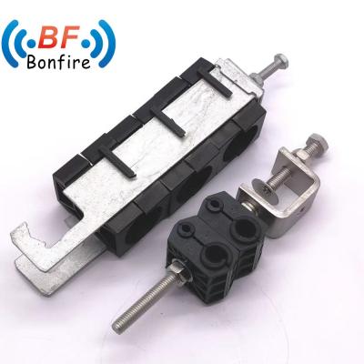 China 15.00cm * 6.00cm * 1.50cm Package 3 Way Feeder Clamp for 5mm Fiber and Power Cable for sale