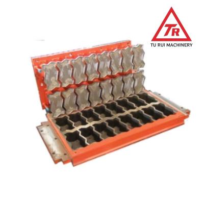 China Rust Resistance Compact Paving Stone Moulds Heat Insulation High Precision 4 Cavities for sale