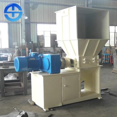 China Industrial 1500kg/H Dual Shaft Shear Shredder 26 Pieces Blade for sale