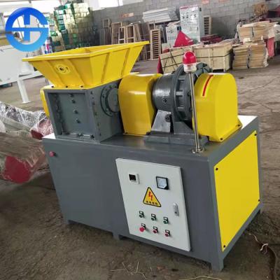 China 700kg/h 800kg/H Scrap Dual Shaft Shredder 18.5kw Power for sale
