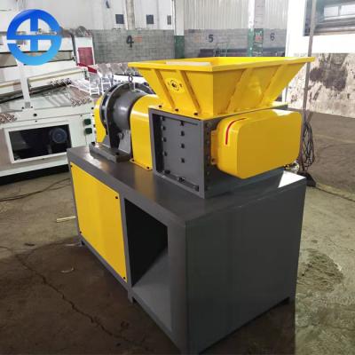 China 700kg/H 800kg/H Scrap Double Shaft Shredding Machine for sale