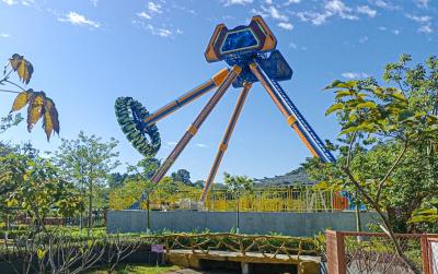 China 23 Seat 6rpm Giant Amusement Park Pendulum Facilities Weatherproof for sale