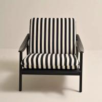 China Black Velvet Chesterfield Armchair with Solid Wood Legs 820x980x760mm for sale