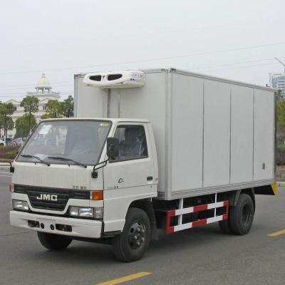 China JMC 5 Ton Small Refrigerator Box Truck 115HP Diesel Light Freezer Truck 4.5T GVW for sale