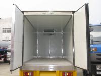 China JMC 5 Ton Small Refrigerator Box Truck 115HP Diesel Light Freezer Truck 4.5T GVW for sale