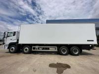 China Dongfeng 20 Ton Seafood Refrigerator Van Live Fish Transport Truck 4x2 88HP for sale