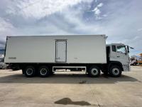 China Dongfeng 20 Ton Seafood Refrigerator Van Live Fish Transport Truck 4x2 88HP for sale