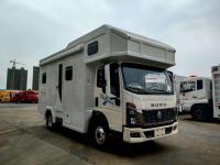 China Sinotruk HOWO Two Floor RV Camper Motorhome Caravan with Living Quarters 10-32 Person Capacity for sale