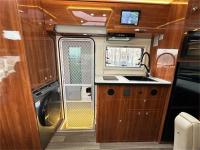 China Sinotruk HOWO 4x2 Double Expansion Motorhome RV Diesel 10-32 Person for sale