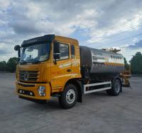 China 4 Ton Mobile Asphalt Distribution Truck 90km/h 5.5kw for Road Maintenance for sale