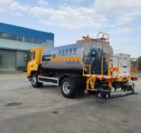 China 4 Ton Mobile Asphalt Distribution Truck 90km/h 5.5kw for Road Maintenance for sale