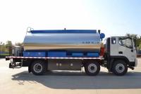 China HOWO 16 Ton Asphalt Distribution Truck 16000L Insulated Tank Precise Spraying Control for sale