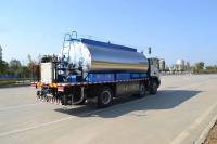 China HOWO 16 Ton Asphalt Distribution Truck 16000L Insulated Tank Precise Spraying Control for sale