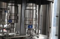 China Sterile Juice Filling Machine PET Bottle Filling Line 2000-15000 BPH 380V for sale