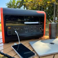 China 2200W Constant Power Output 4000W Drive LiFePO4 Solar Generator for Outdoor Charging for sale