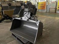 China 360 Rotating Tilt Bucket for 12-100 Ton Excavator Mud Dustpan OEM Custom Made for sale