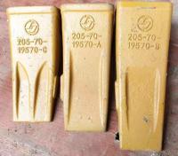 China Komatsu PC200 Excavator Rock Teeth Forged Casting Construction Part 205-70-19570 for sale