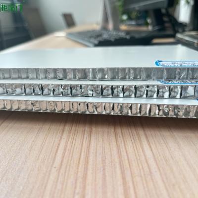 China Interior Aluminium Honeycomb Ceiling Panel Sound Absorbing Mould Proof for sale