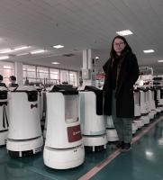 China Hotel Mobile Service Robot 65dB Smart Delivery Robot 10.5 Inch Screen for sale