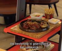 China No Dust Automated Food Delivery Robot Restaurant BBQ Sushi Steak for sale